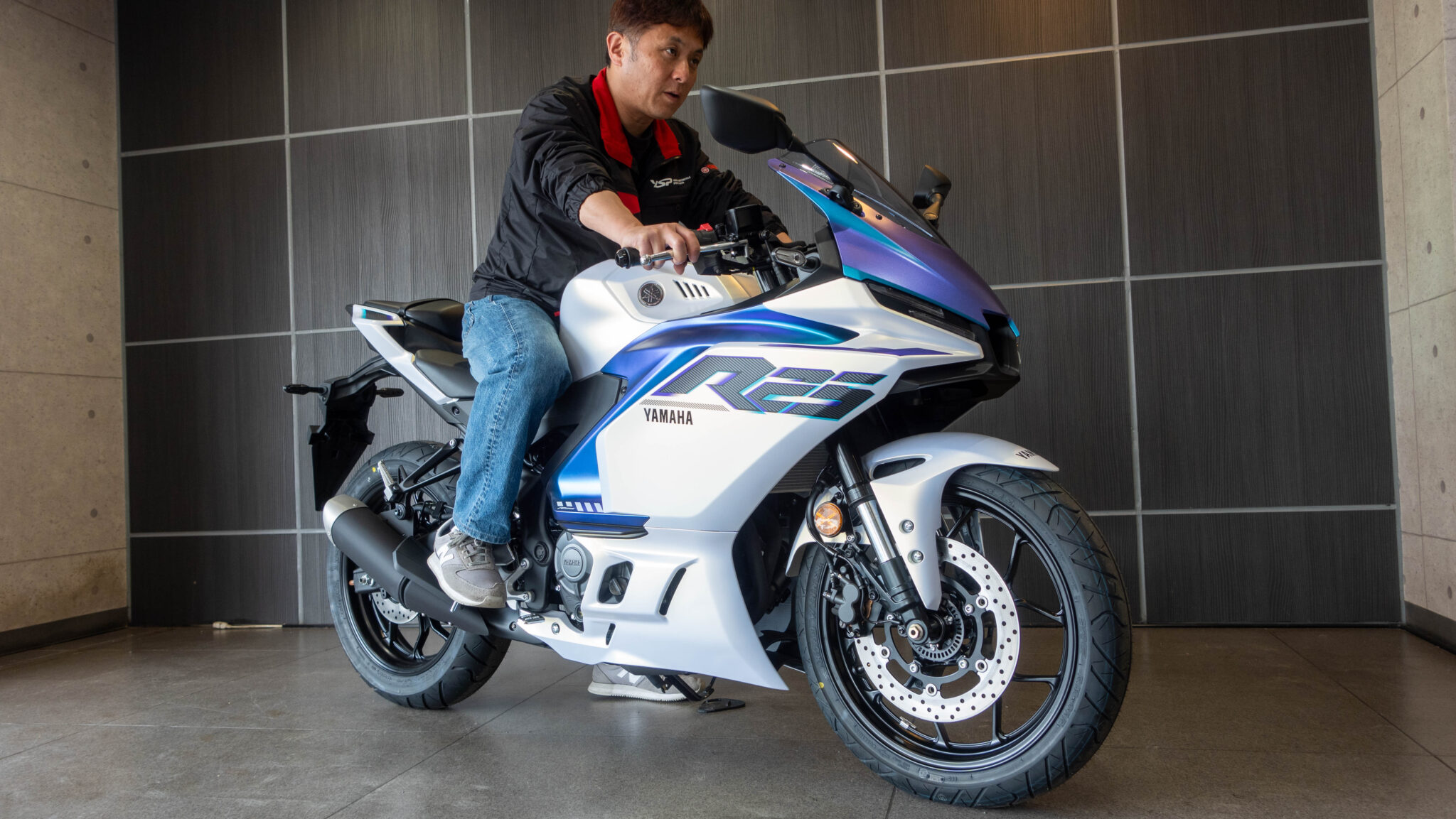 【足つき・ポジション】2025モデル YZF-R25 | みんなのヤマハ|みんやま